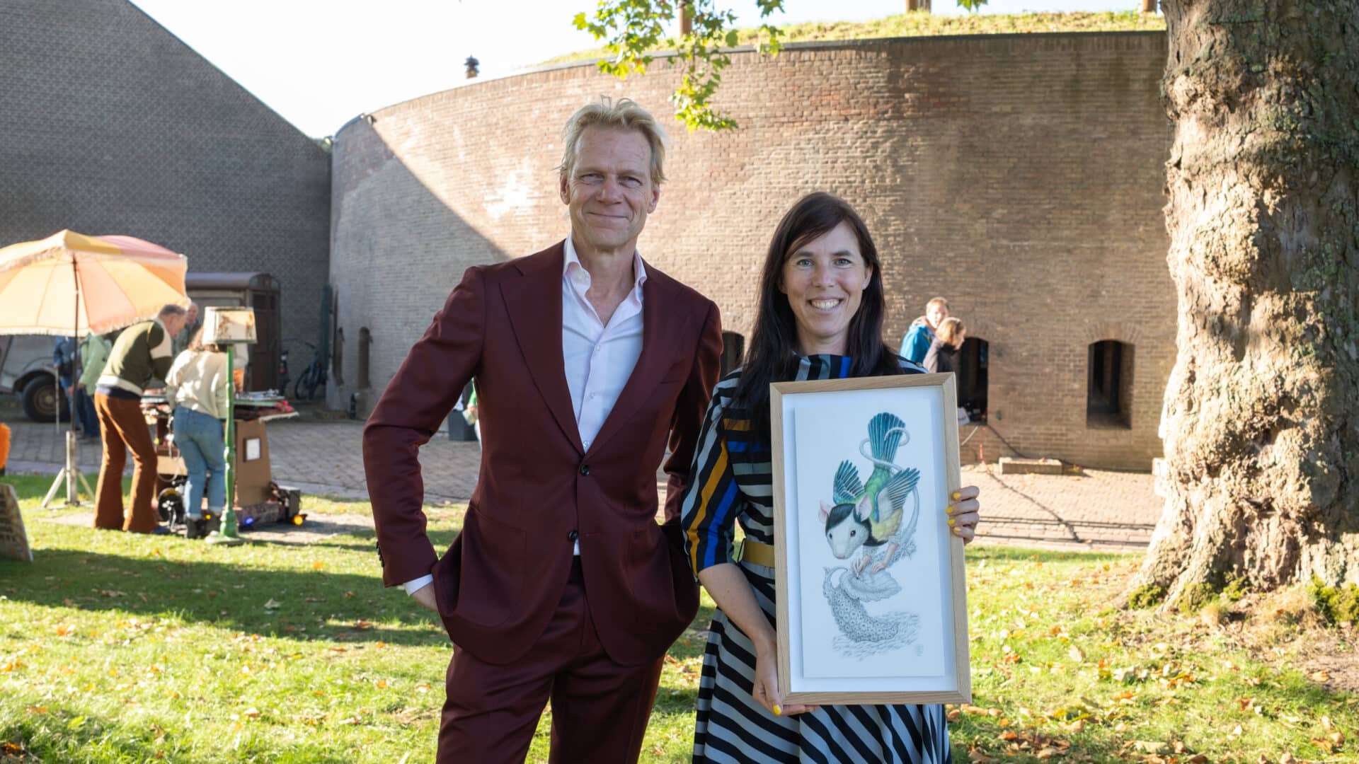 Eva Meijer wint natuurboekenprijs 2025 op Vroege Vogels festival ...